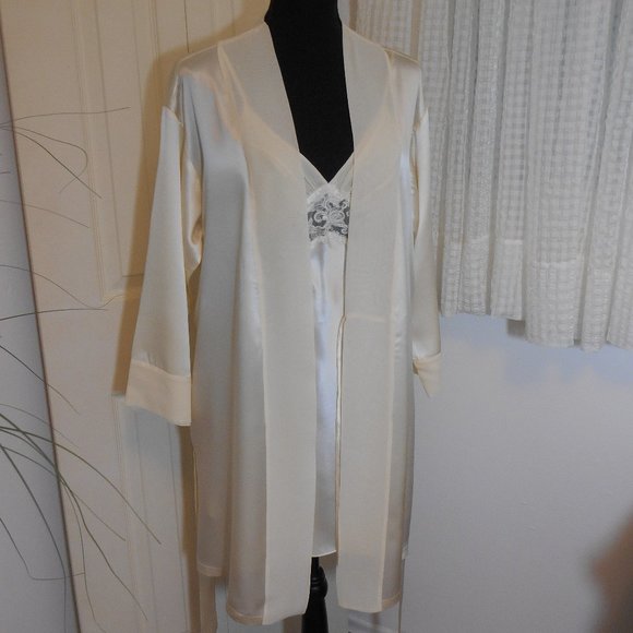 Neiman Marcus | Intimates & Sleepwear | Neiman Marcus 0 Silk Gown And ...